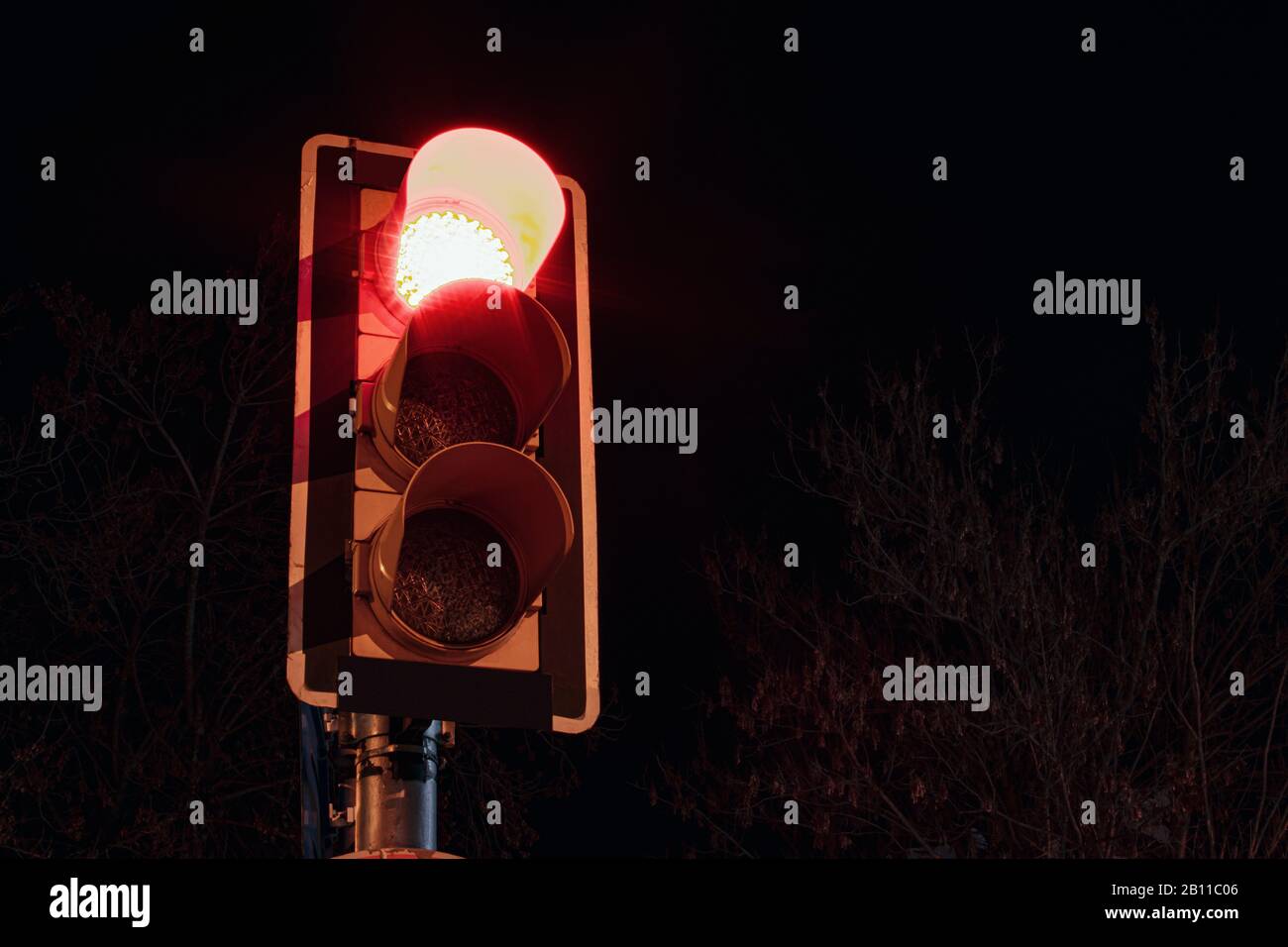 red light, traffic light, night, dark concept Stock Photo - Alamy