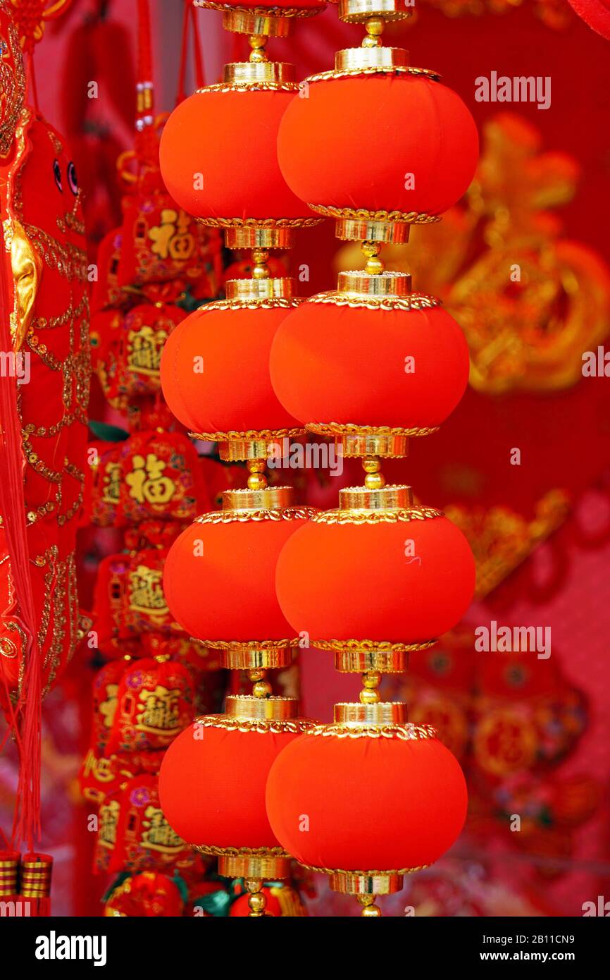 Traditional Chinese Spring Festival decorations, Chinese knot, red ...