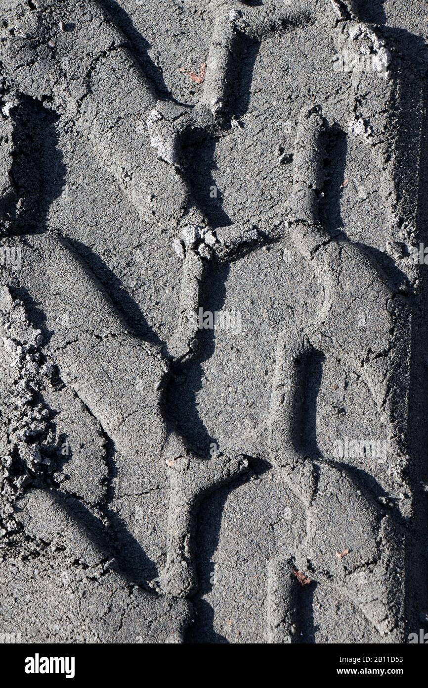 Tire imprints on the sandy road in black and white Stock Photo - Alamy