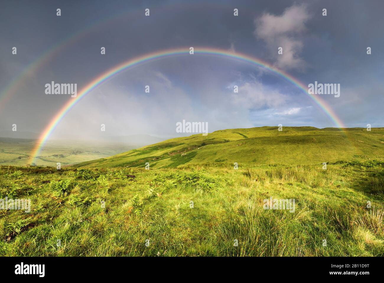 Sky rainbow landscape england hi-res stock photography and images - Alamy