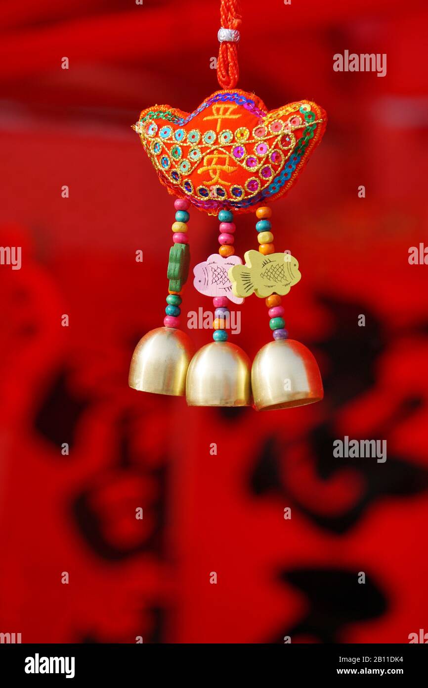 Traditional Chinese Spring Festival decorations, Chinese knot, red ...