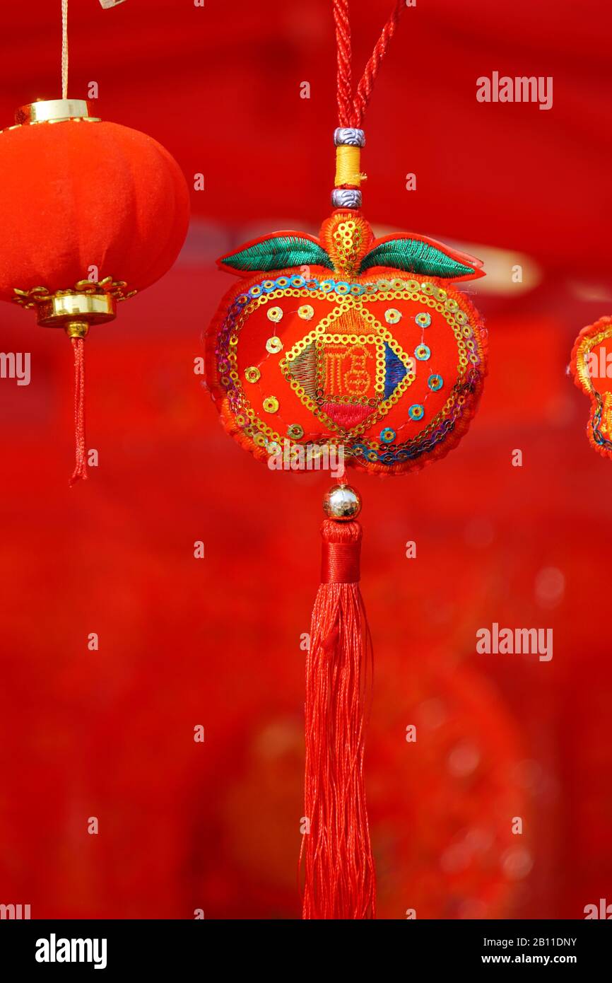 Traditional Chinese Spring Festival decorations, Chinese knot, red ...