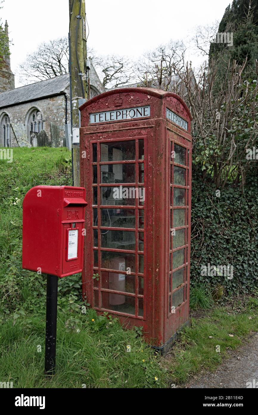 Rural telephone box uk hi-res stock photography and images - Alamy