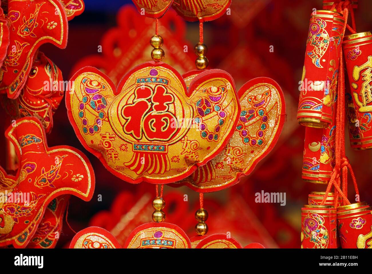Traditional Chinese Spring Festival decorations, Chinese knot, red ...