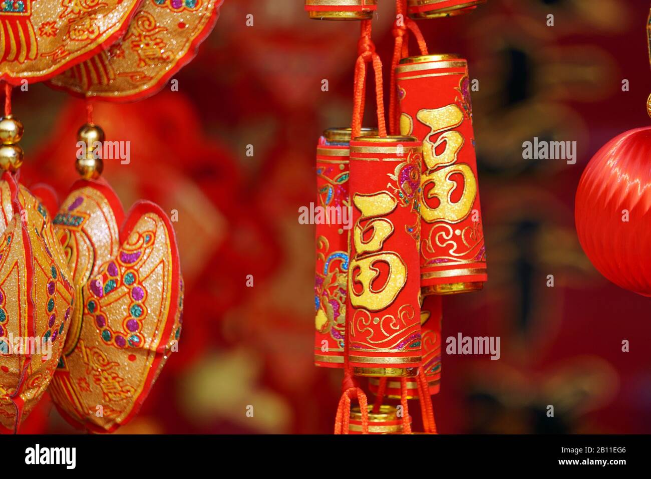 Traditional Chinese Spring Festival decorations, Chinese knot, red ...