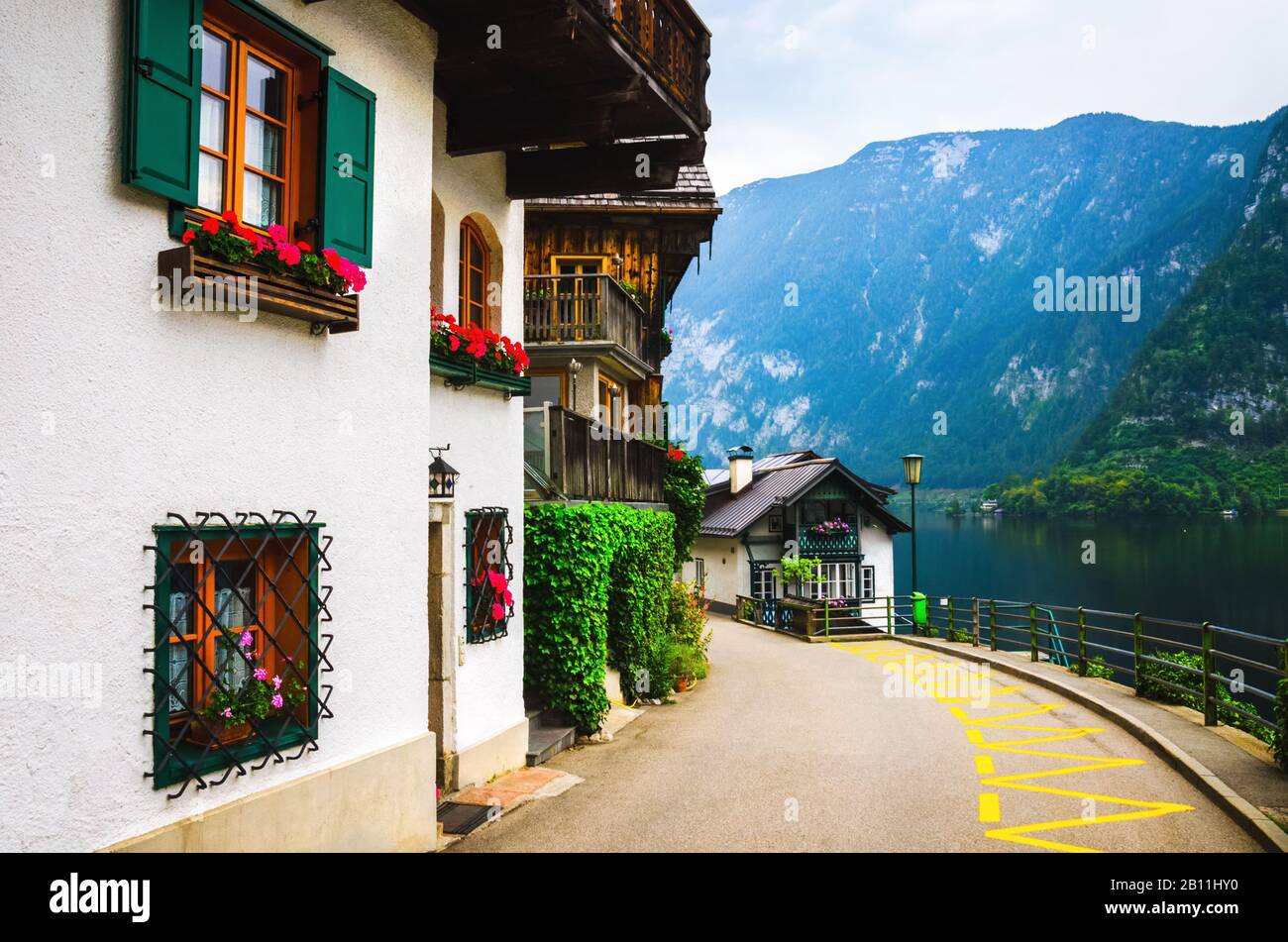 Beautiful street with nice houses in mountain village. Hallstatt ...