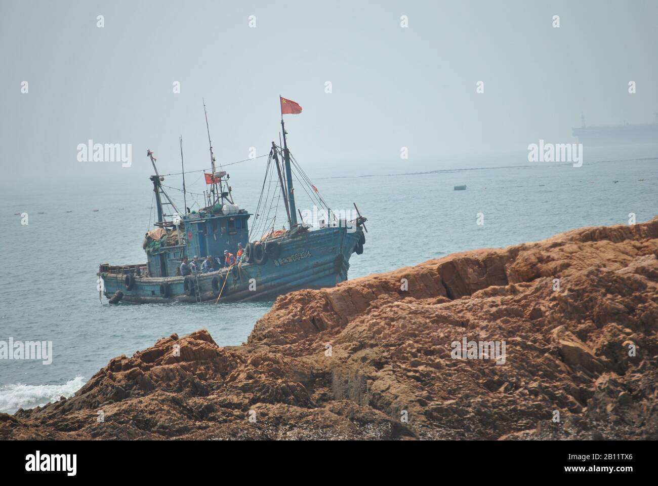 Chinese fishing boat hi-res stock photography and images - Alamy
