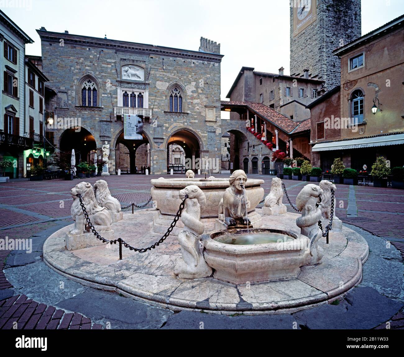 Plaza piazza vecchia hi-res stock photography and images - Alamy