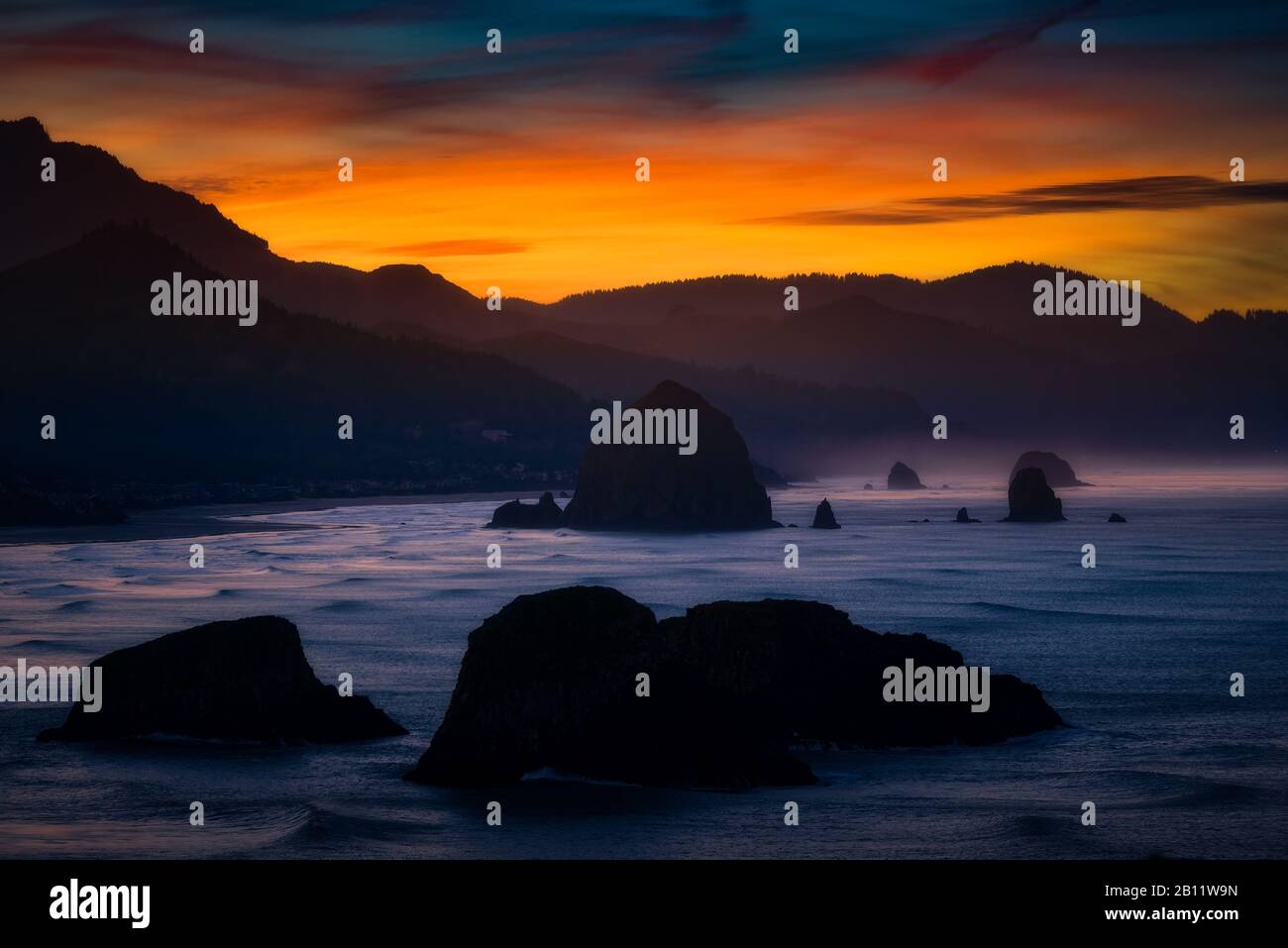 Golden Sunrise on the Oregon Coast Stock Photo - Alamy