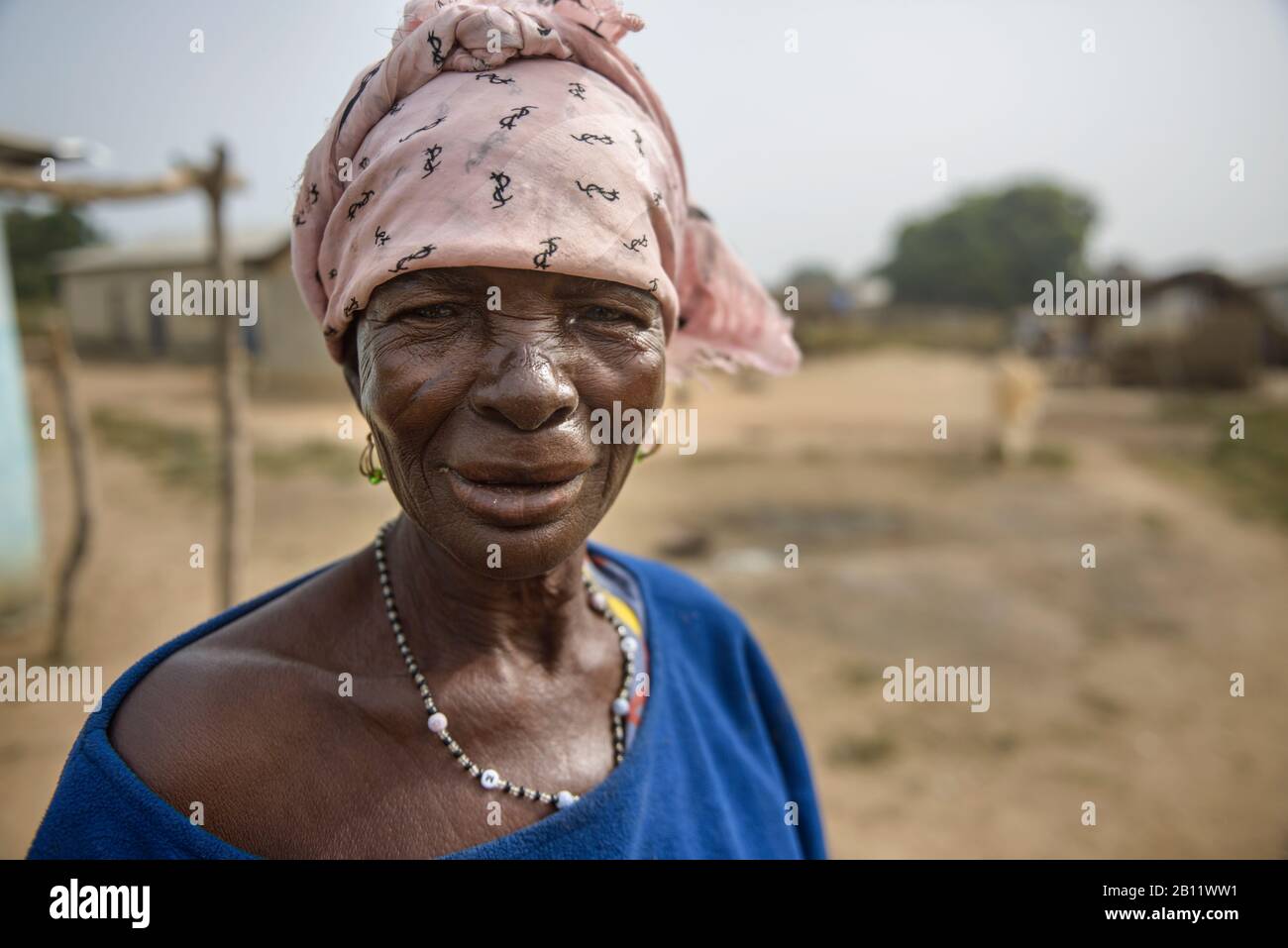 Benin woman hi-res stock photography and images - Alamy