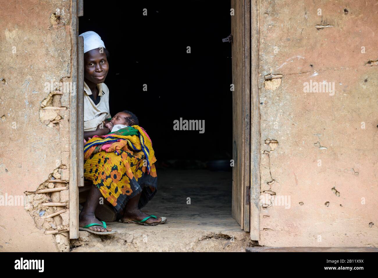 Woman with baby, rural life in Cameroon, Africa Stock Photo - Alamy