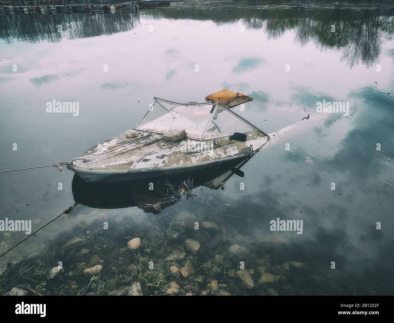 Sunk boat ship Stock Photo - Alamy