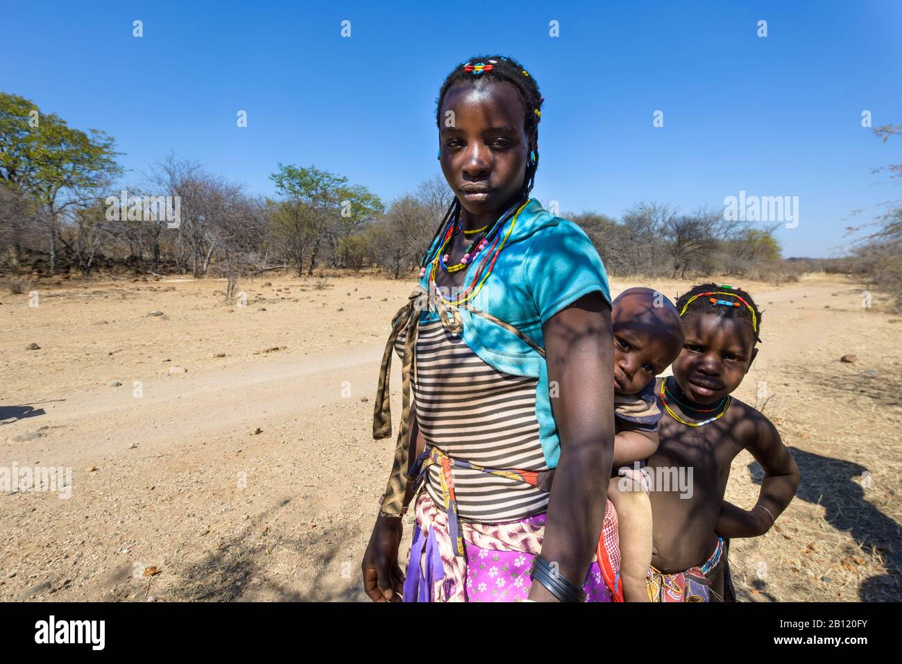 Girls with children of the Mudimba people from the province of Cunene ...