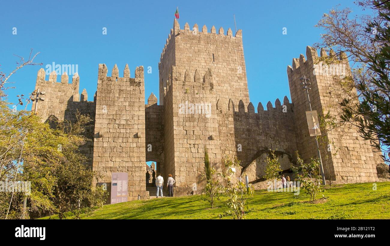 Guimaraes castle, Guimaraes, Portugal Stock Photo - Alamy