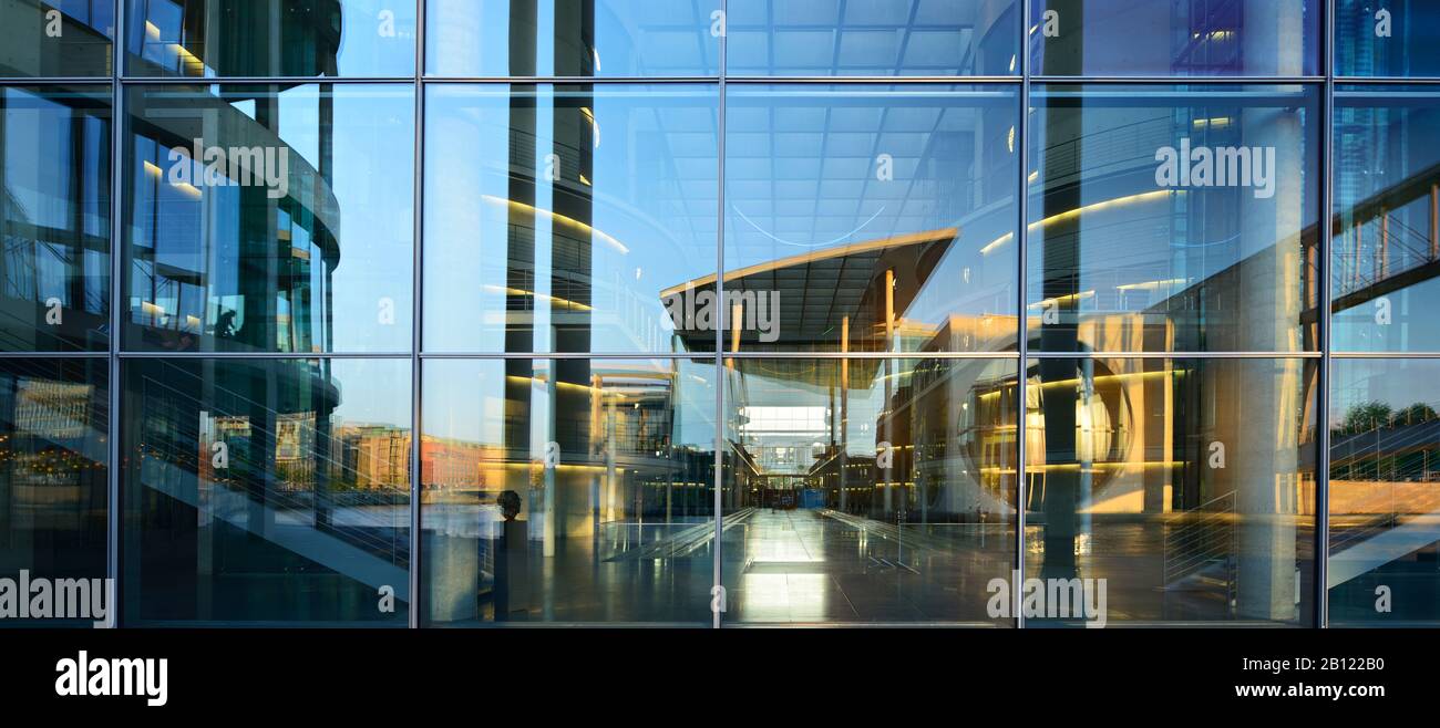 Functional building of the german bundestag hi-res stock photography ...