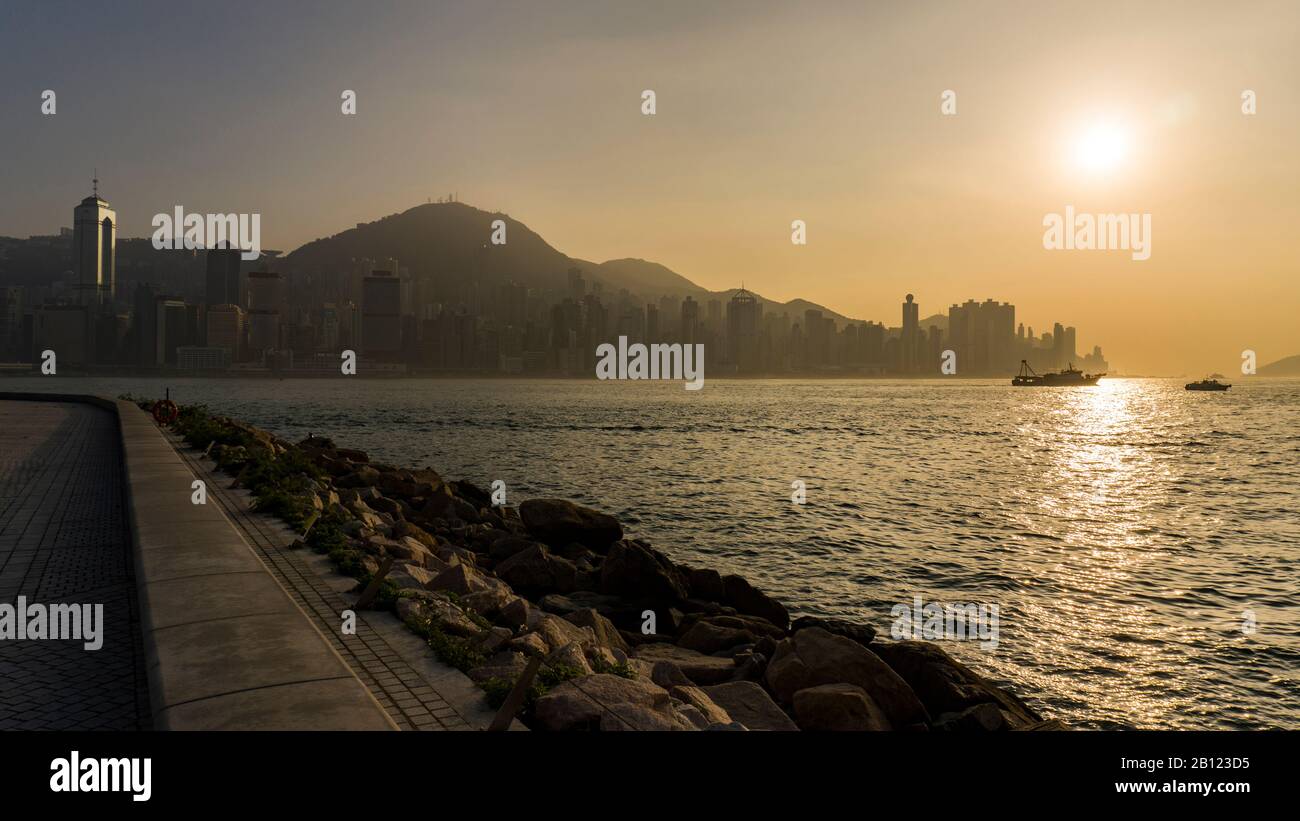 Kowloon waterfront promenade hi-res stock photography and images - Alamy