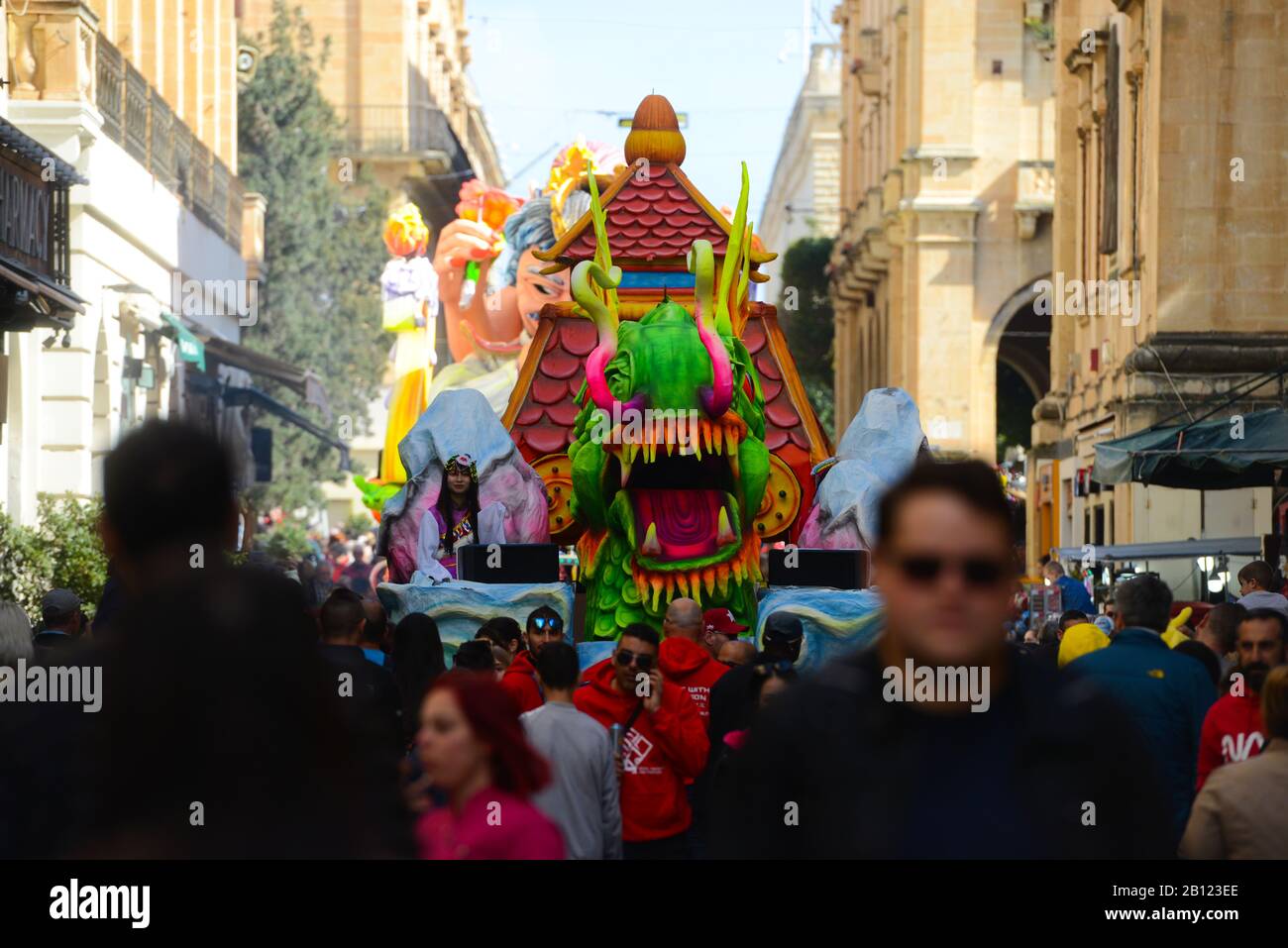 Carnival float dragon hi-res stock photography and images - Alamy