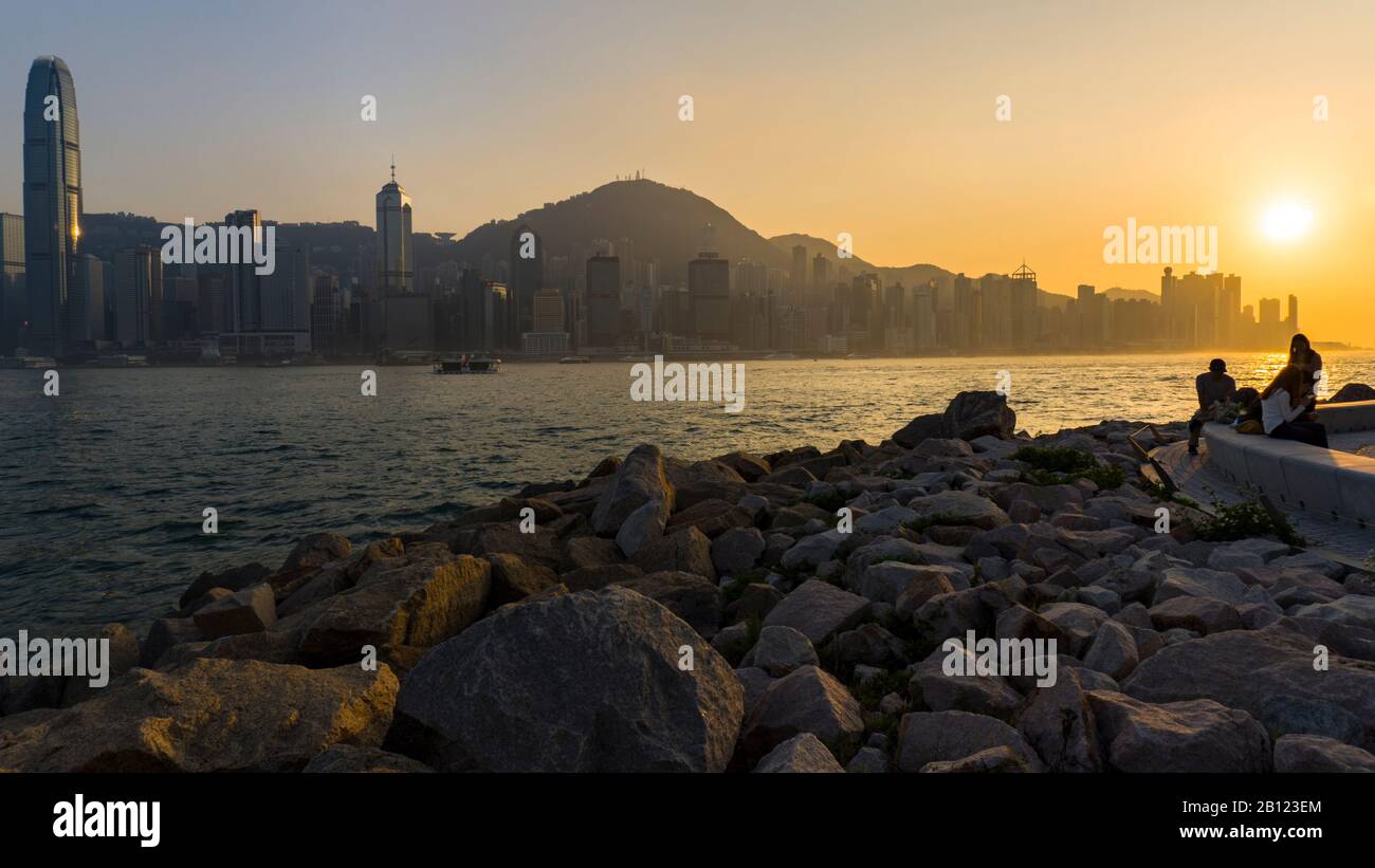 Kowloon waterfront hi-res stock photography and images - Alamy