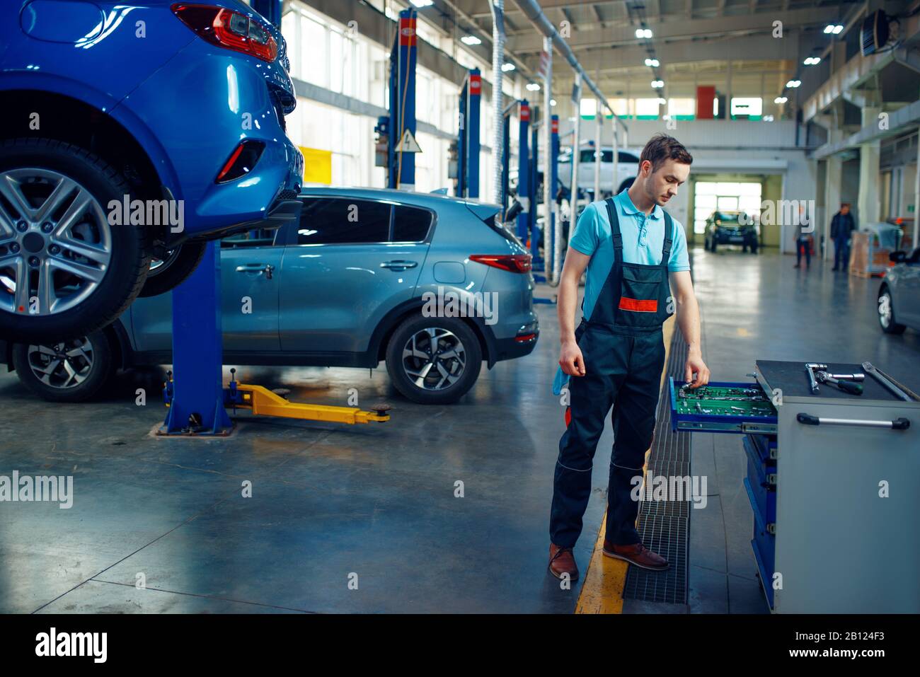 Man lifts car hi-res stock photography and images - Alamy