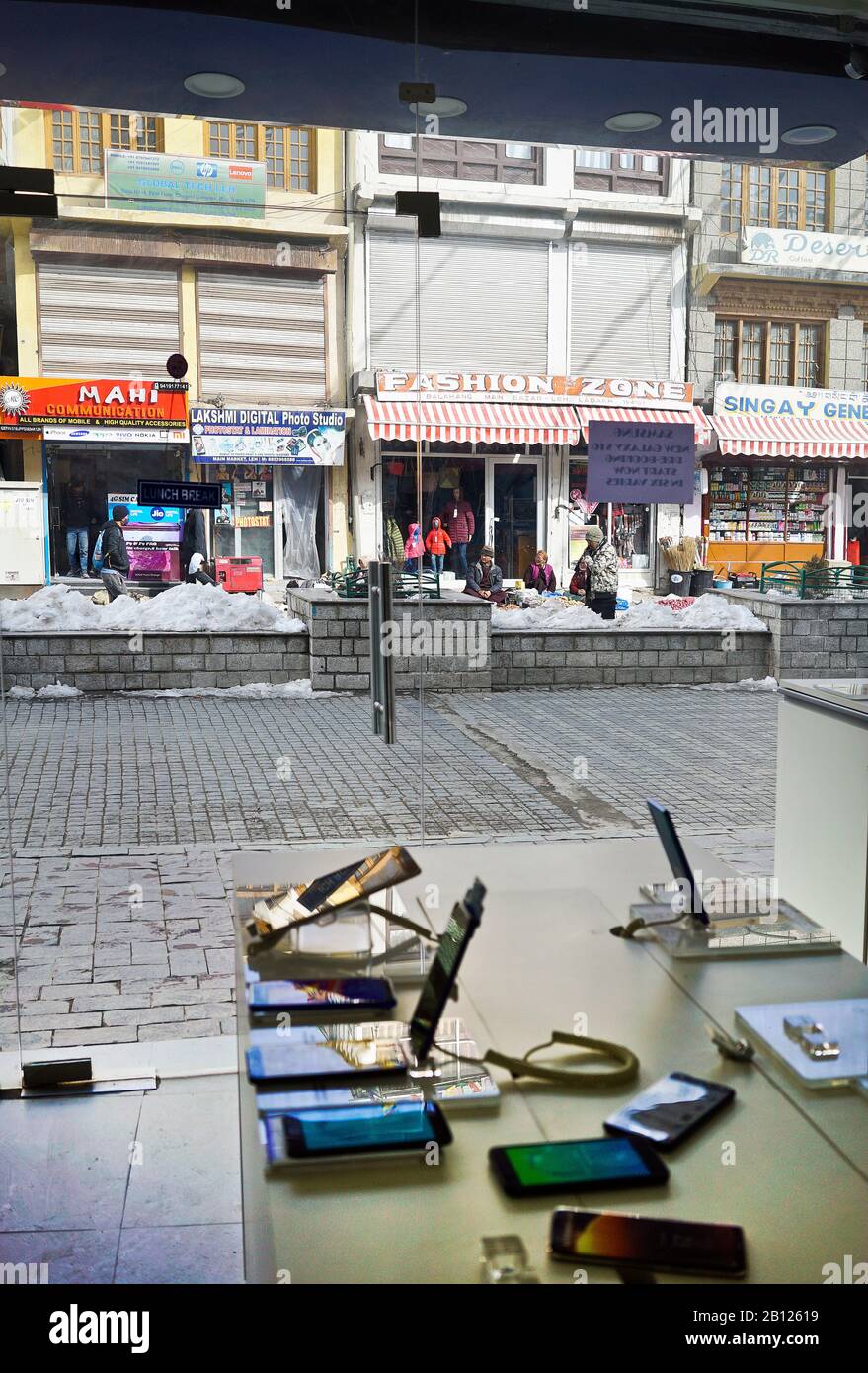 Technology shopping in india hi-res stock photography and images - Alamy