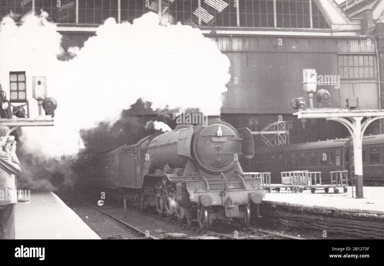 Vintage black and white photo of steam locomotive train - train in ...