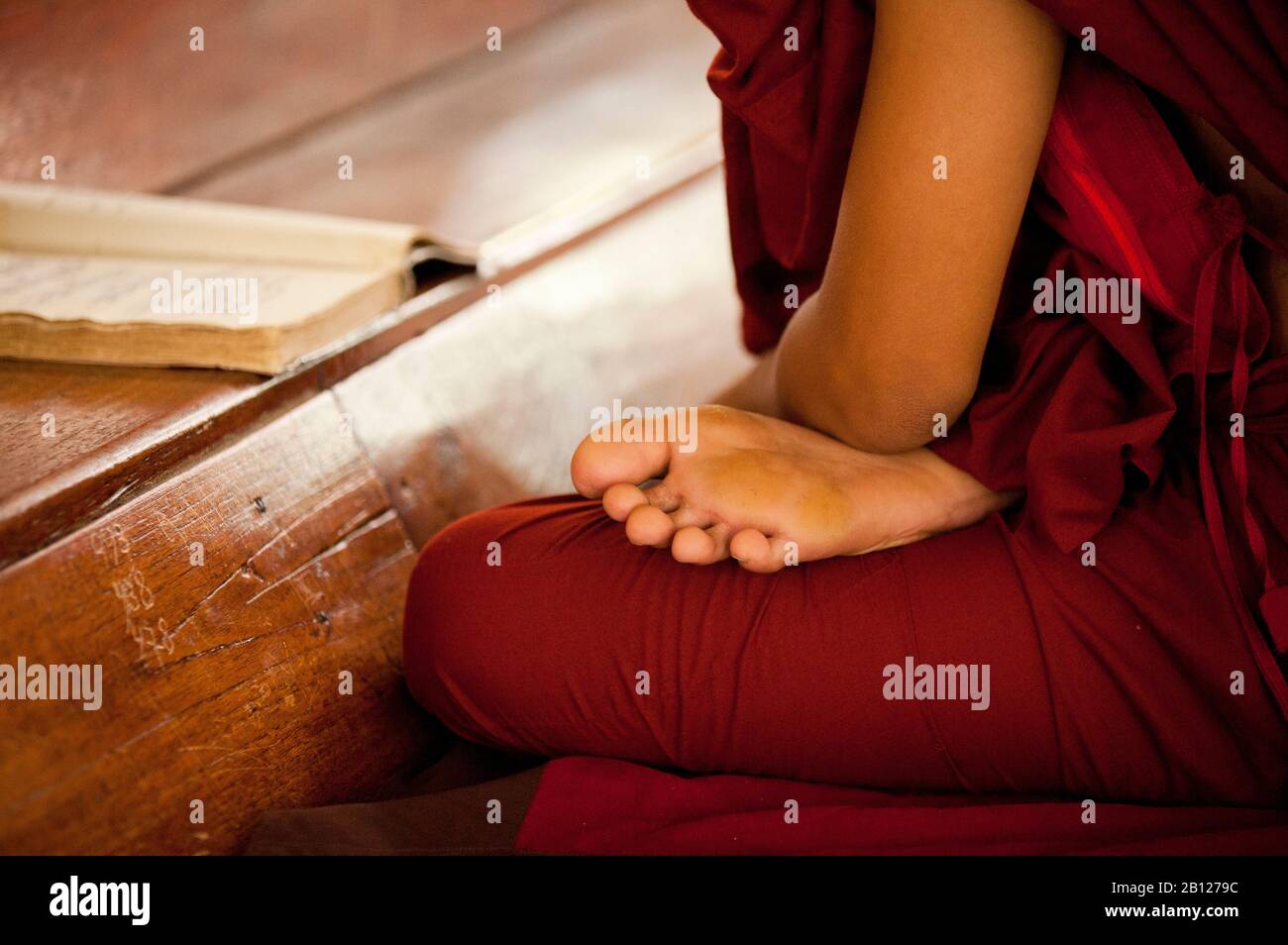 Buddhist monk in lotus position at Kan Gyi Kyaung monastery. Nyaung ...