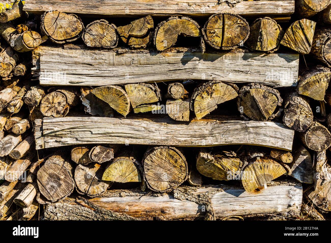 Oak wood stack hi-res stock photography and images - Alamy