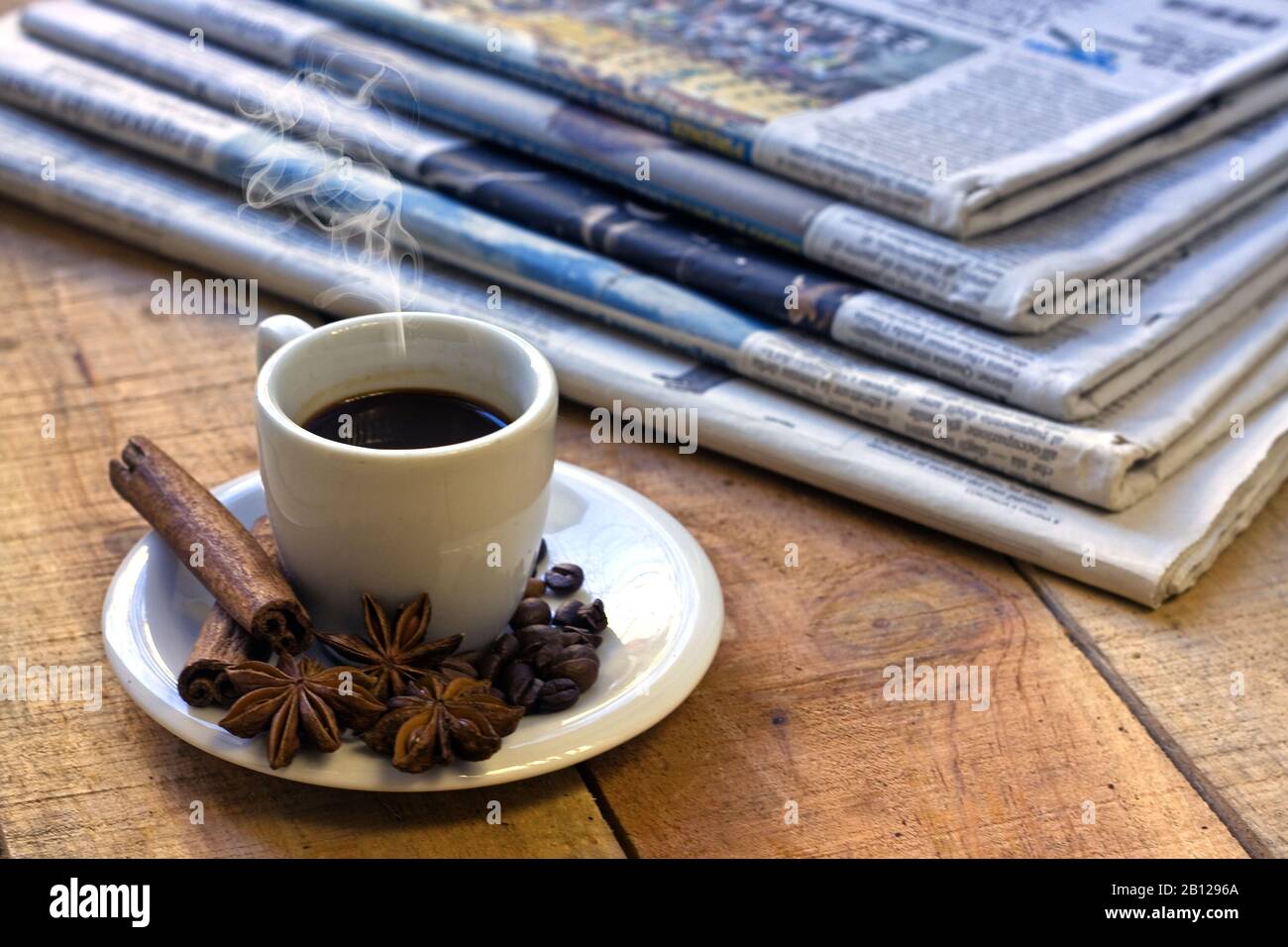 Broadsheet newspaper pile hi-res stock photography and images - Alamy