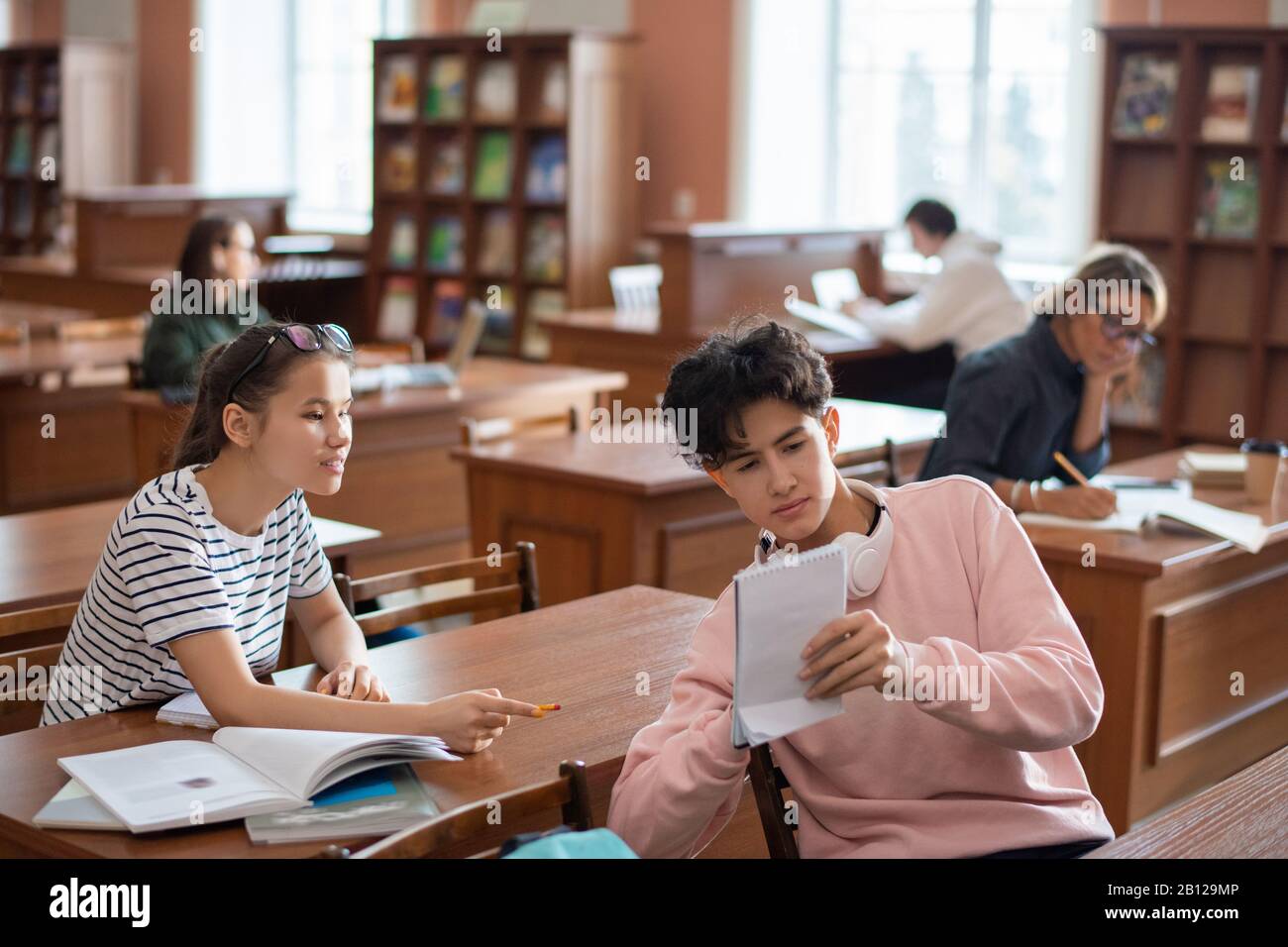 High technology adult classroom hi-res stock photography and images - Alamy