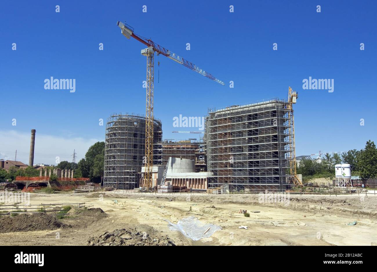 Scaffolding on a construction site of a new building Stock Photo - Alamy