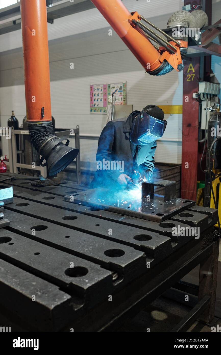Professional welder hi-res stock photography and images - Alamy