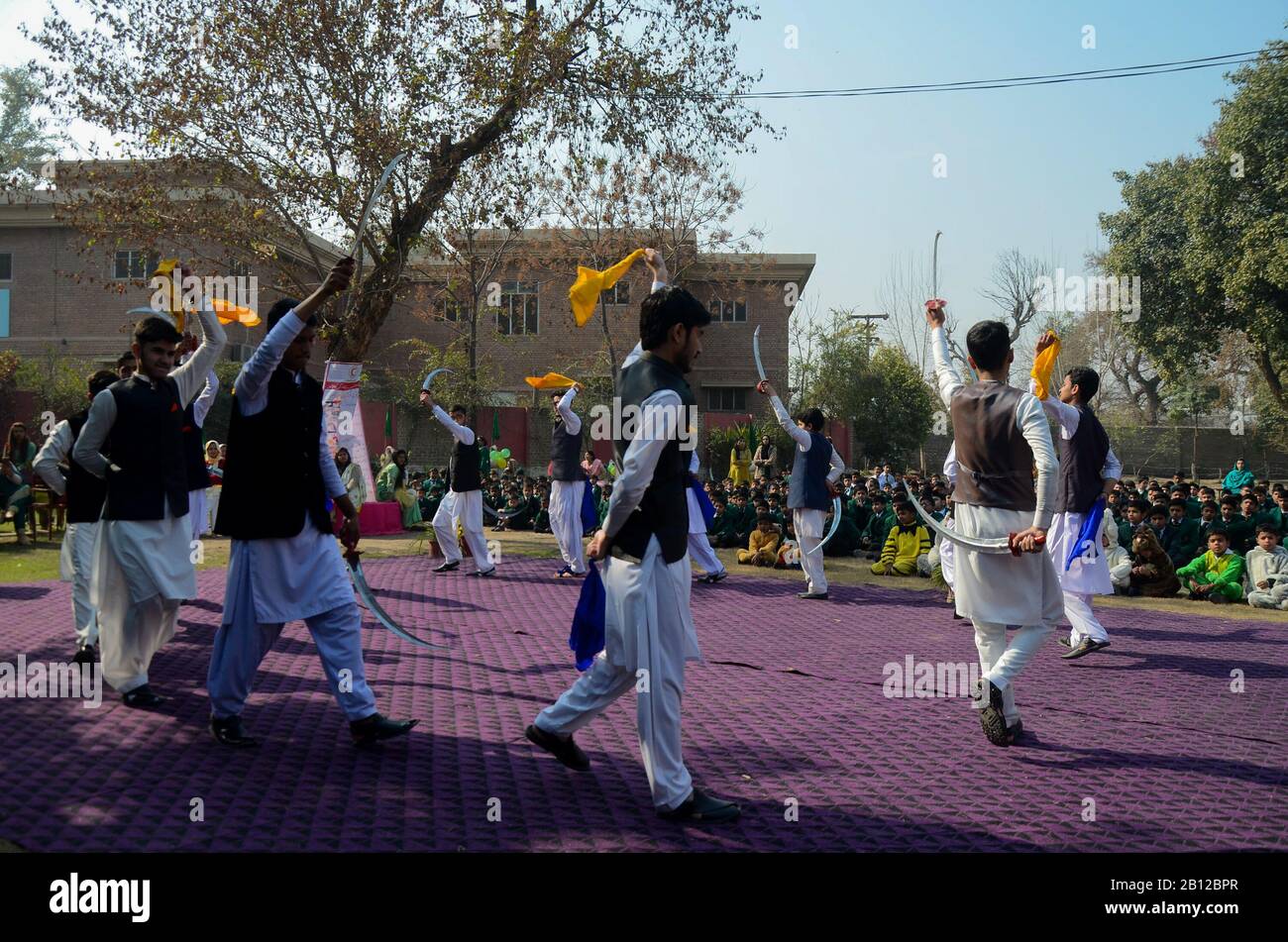 Khyber pakhtunkhwa tree planting hi-res stock photography and images ...