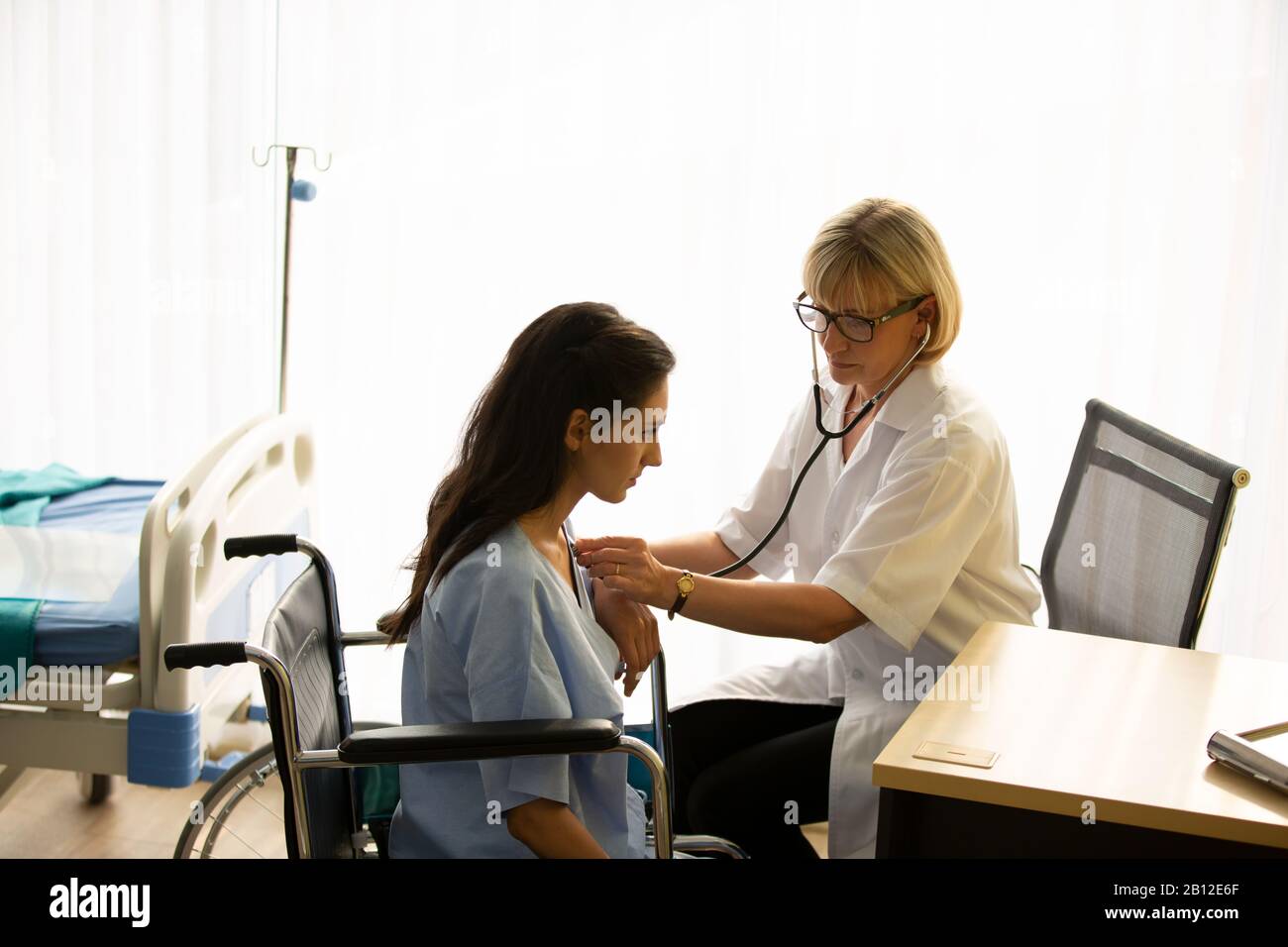 Women Doctor check up women patient in her office at hospital Stock ...