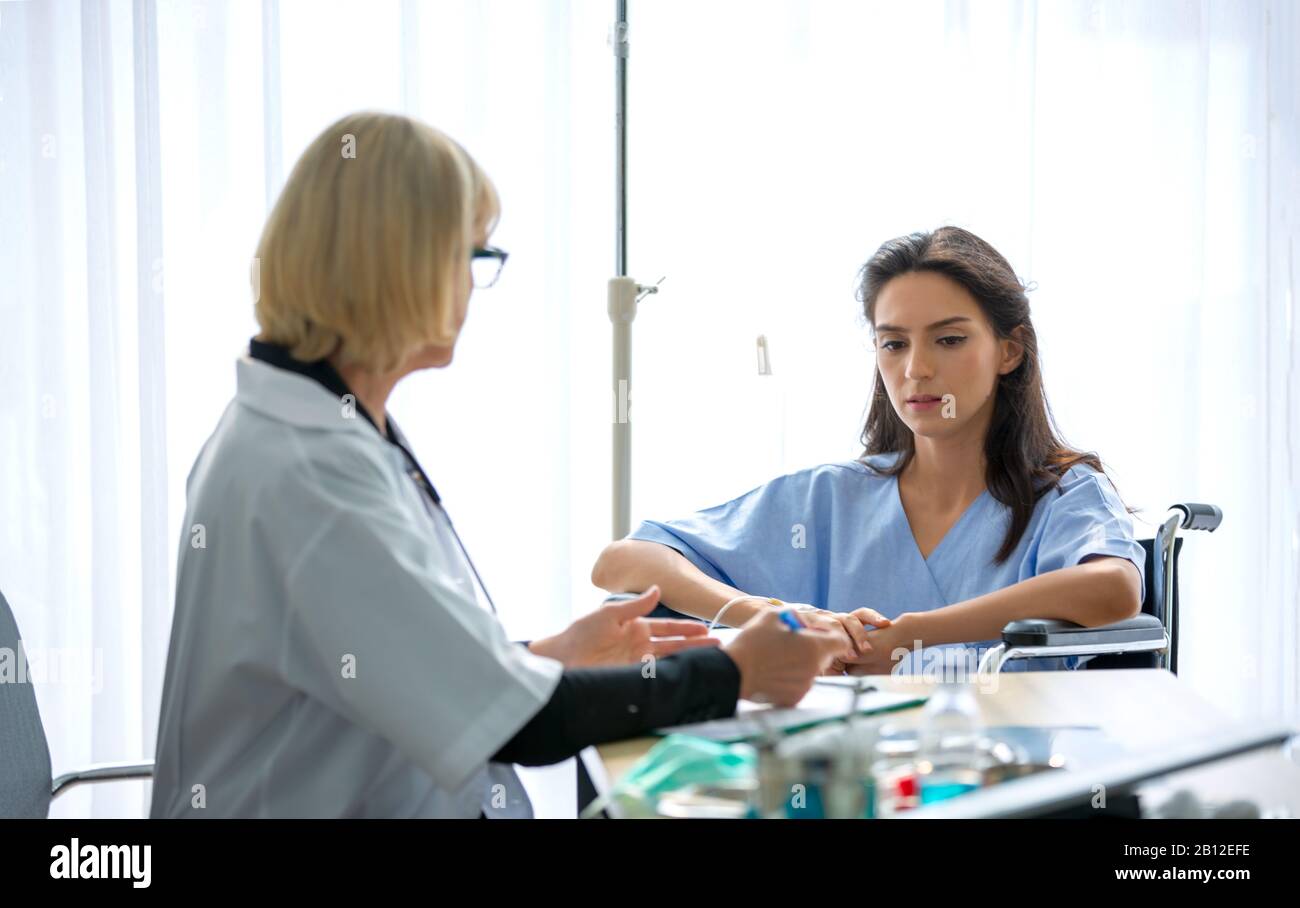 Women Doctor check up women patient in her office at hospital Stock ...
