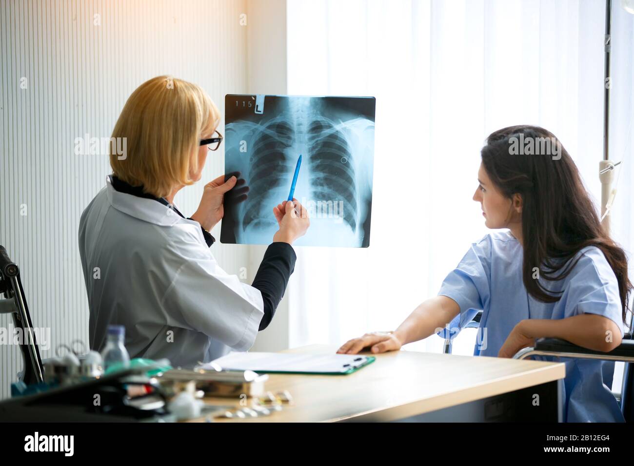 Doctor showing x ray cancer hi-res stock photography and images - Alamy