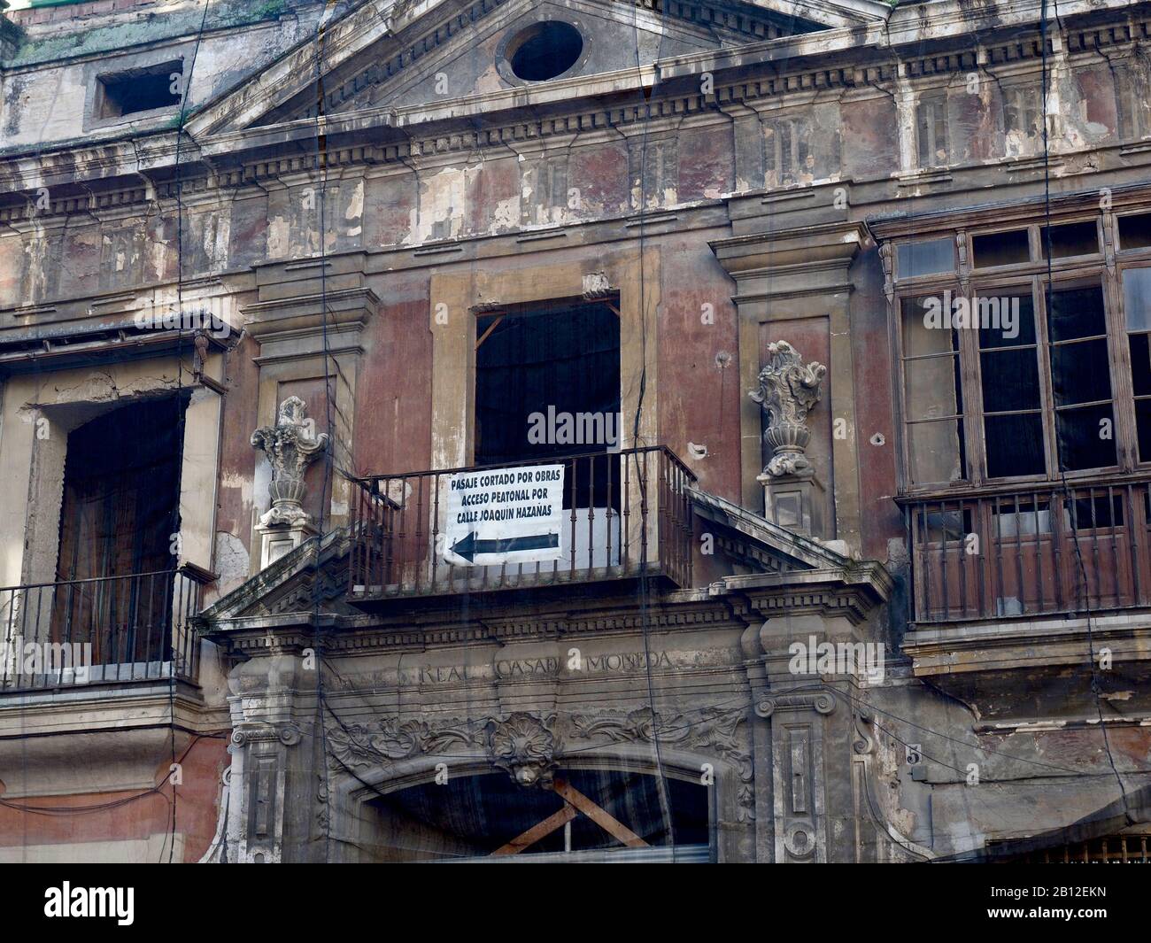 Classic building ready for an extensive renovation in the city center ...