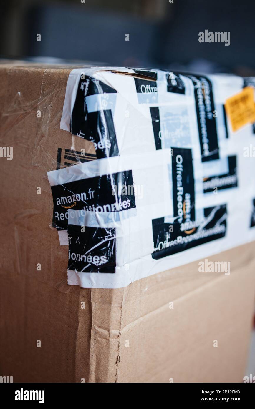 Damaged box warehouse hi-res stock photography and images - Alamy