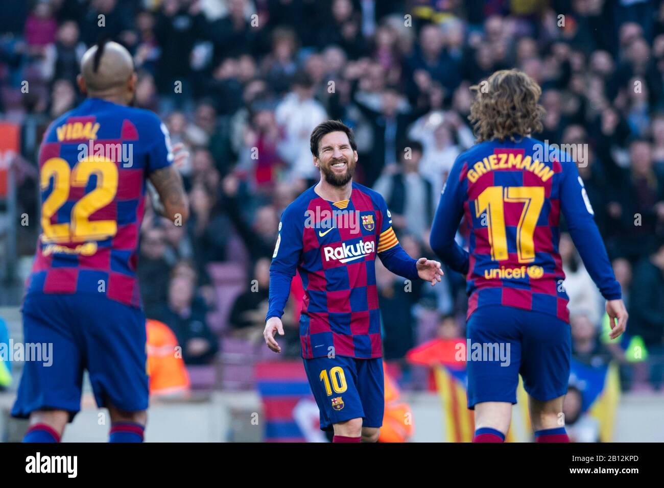 Lionel messi of barcelona shooting hi-res stock photography and images ...
