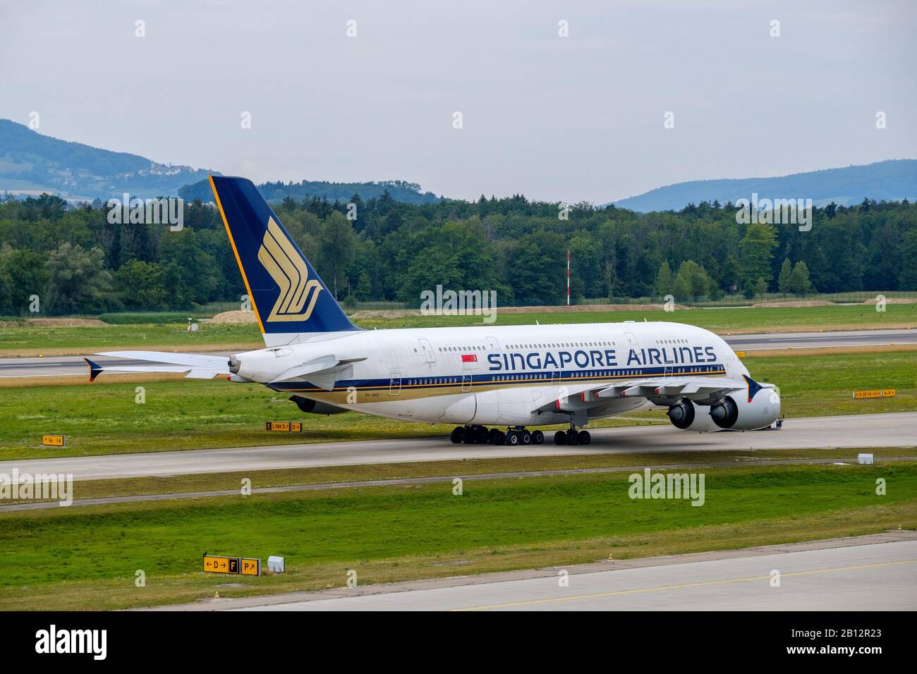 Etihad airlines airplane preparing for take-off at day time in ...