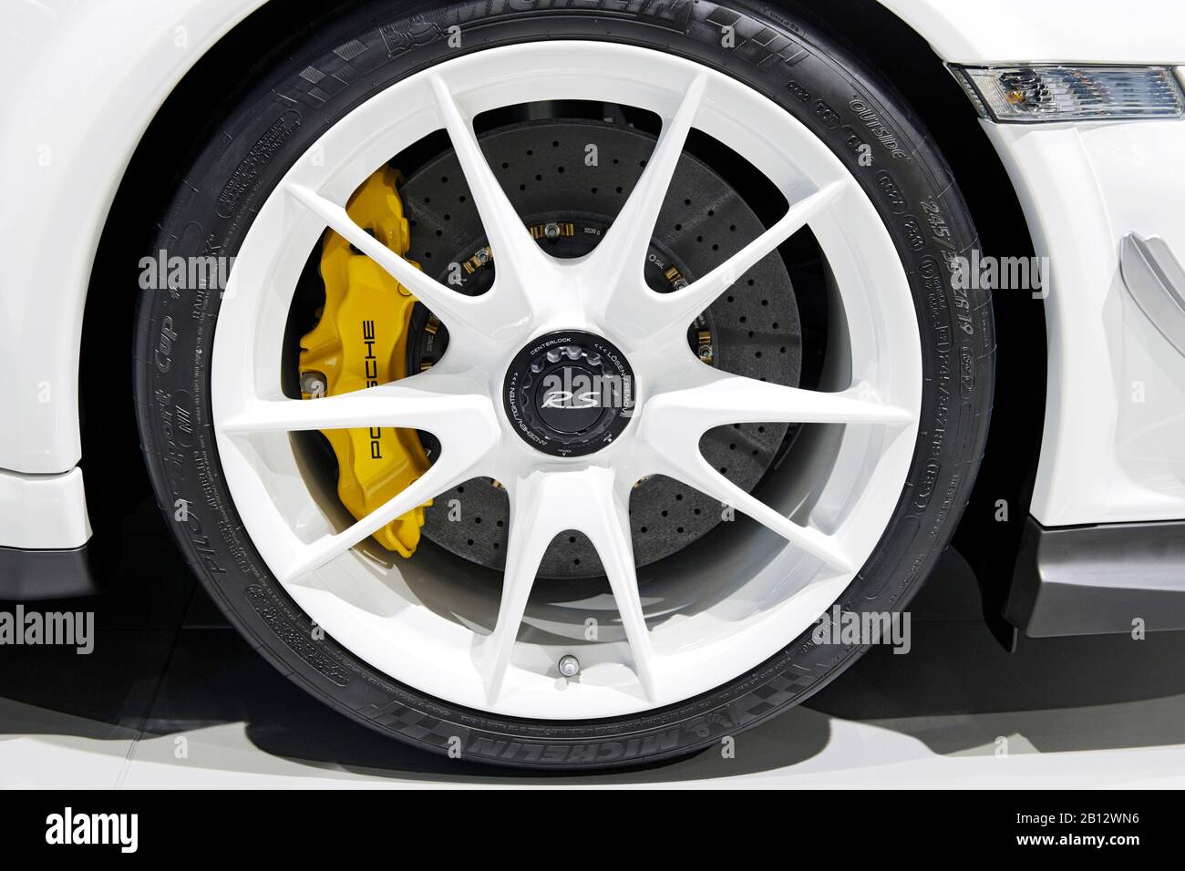 Detail front wheel PORSCHE 911 GT3 RS 4.0,sports car,ceramic brakes ...