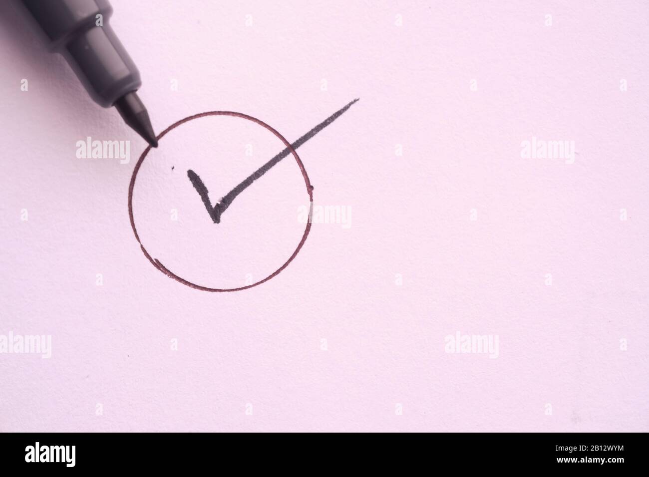 close up of check mark with pen on paper Stock Photo - Alamy