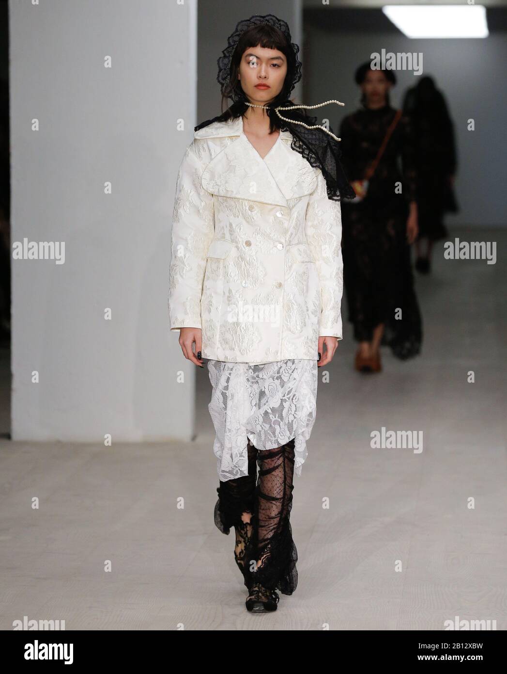 Fashion designer Yuhan Wang new fashion collection catwalk autumn ...