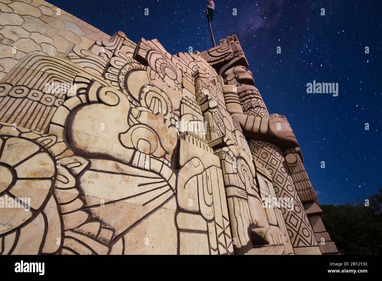 Monumento maya hi-res stock photography and images - Alamy