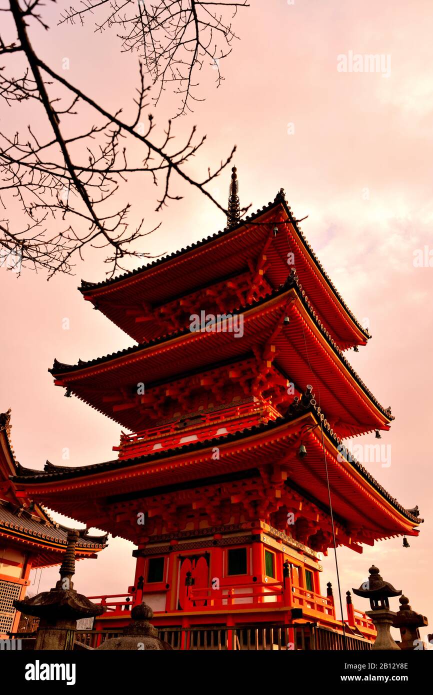 View of the wonderful pagoda Koyasu in the Kiyomizu complex, Kyoto ...