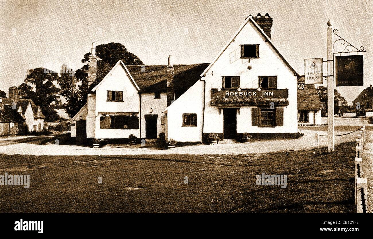 c 1940's - An old photograph of the Roebuck Inn, Stevenage, UK i a once ...