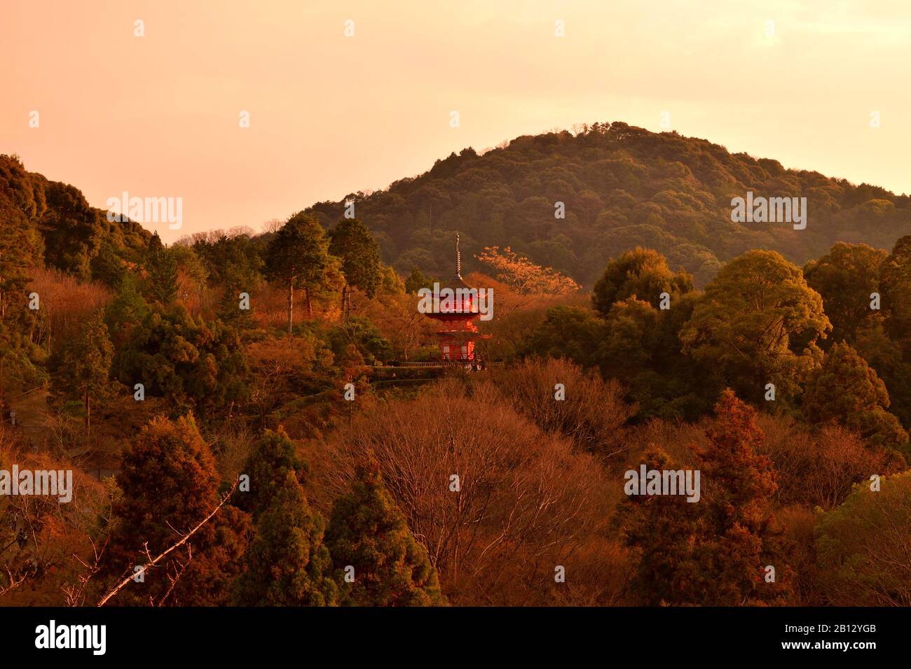 View of the wonderful pagoda Koyasu in the Kiyomizu complex, Kyoto ...