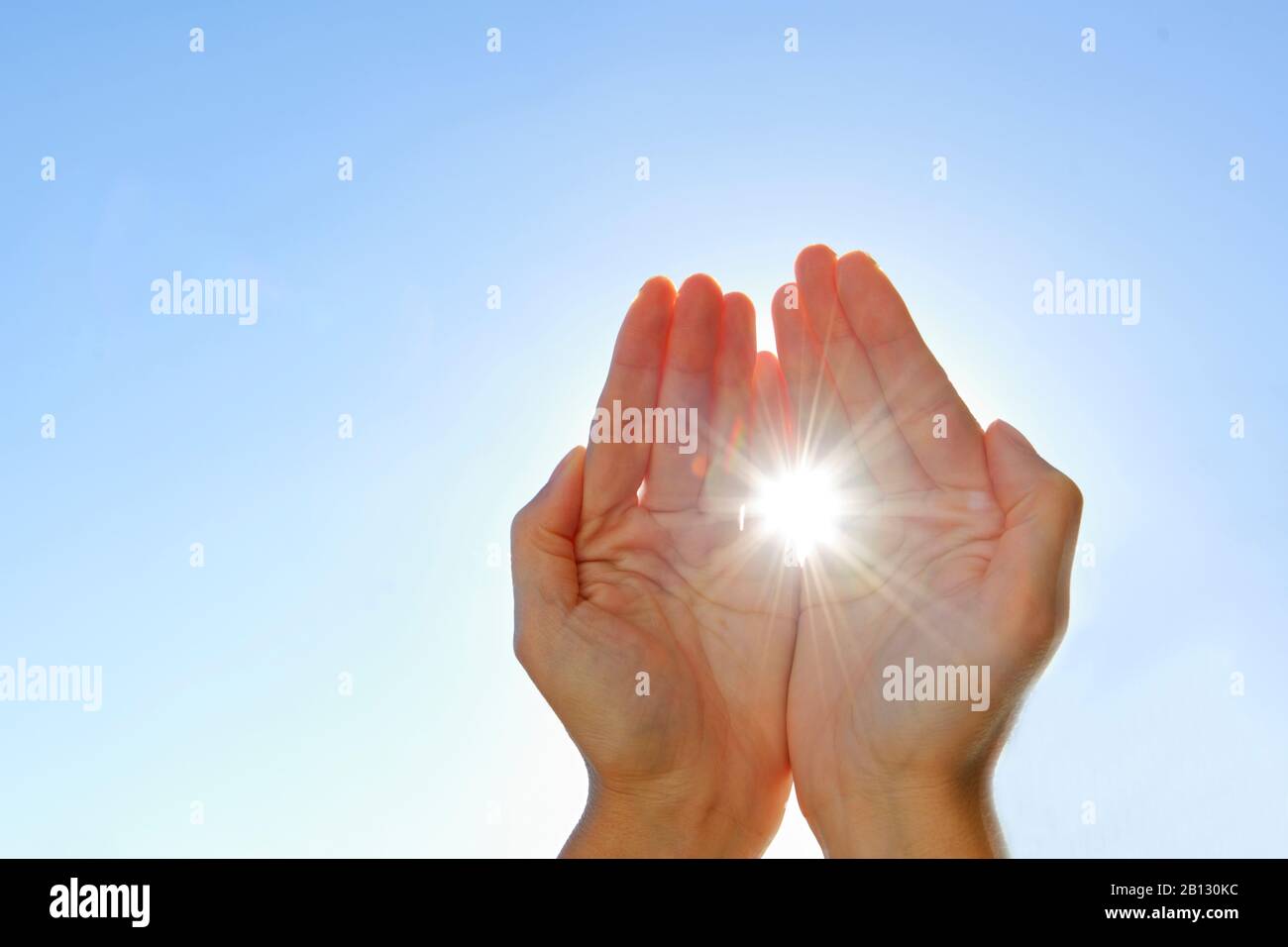 Hands catching light hi-res stock photography and images - Alamy