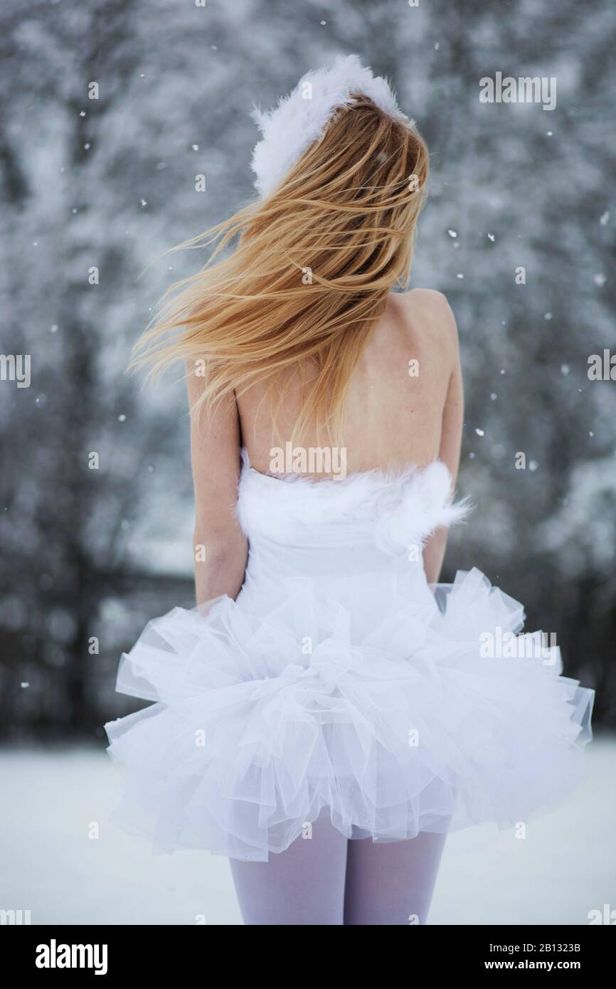 Woman freezing dress hi-res stock photography and images - Alamy