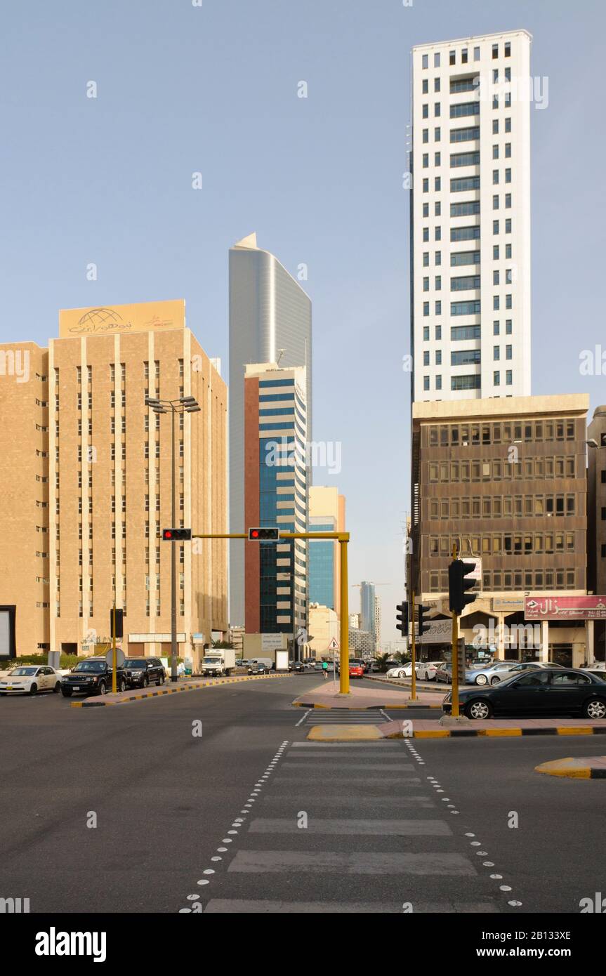 Kuwait city road hi-res stock photography and images - Alamy