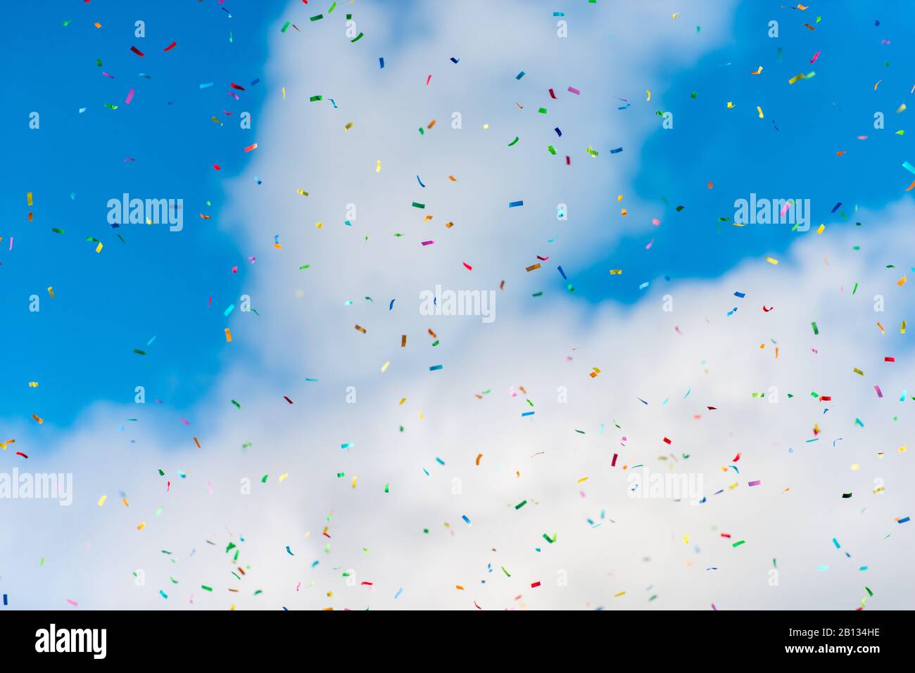 Confetti falling party air hi-res stock photography and images - Alamy